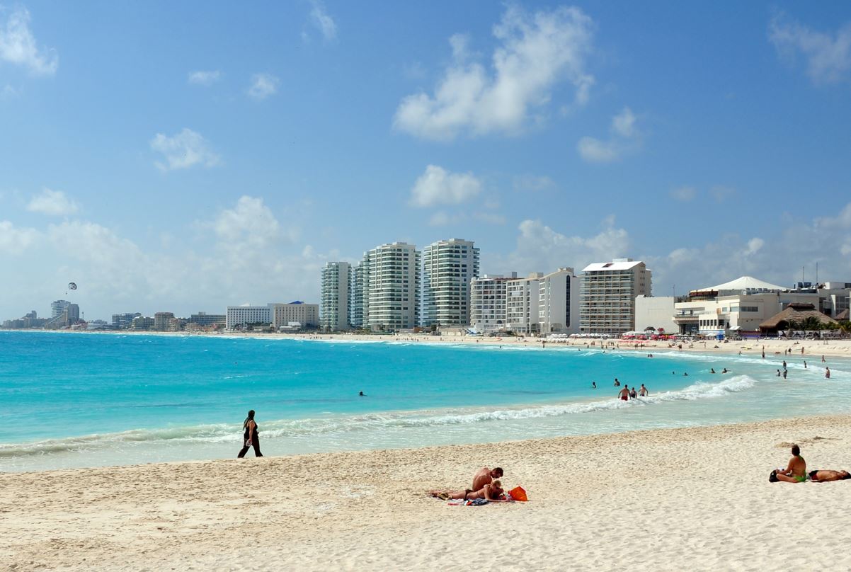 Cancun Beaches Will Be Sargassum Free For At Least Three More Months ...