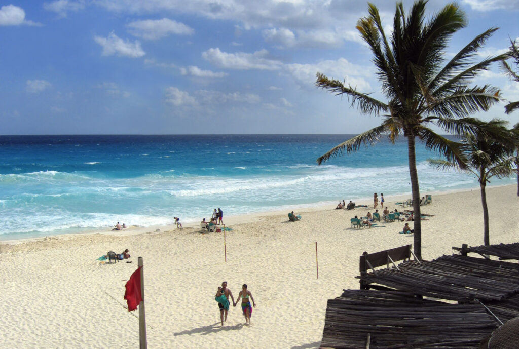 7 Popular Cancun Beaches Urging Caution With Red Flag Warnings - Cancun Sun