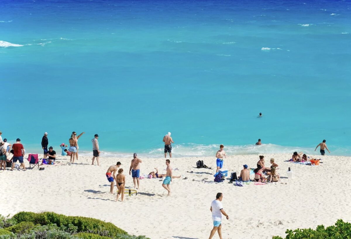 Busy Beaches Ahead! Cancun Expects 240,000 Travelers To Visit Its ...