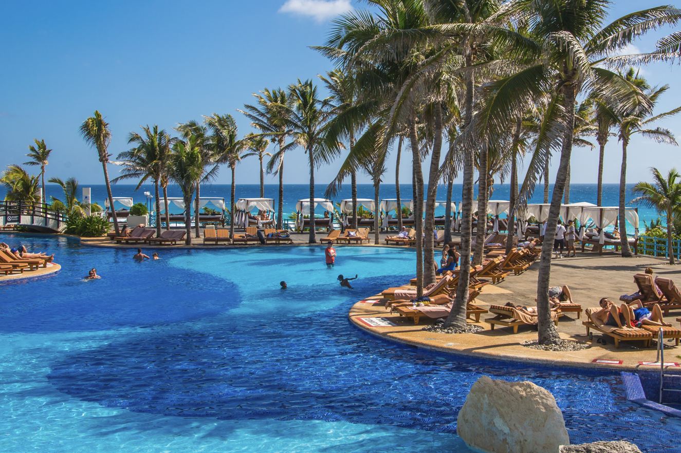 5 Things You Need To Know As Peak Hurricane Season Begins In Cancun ...