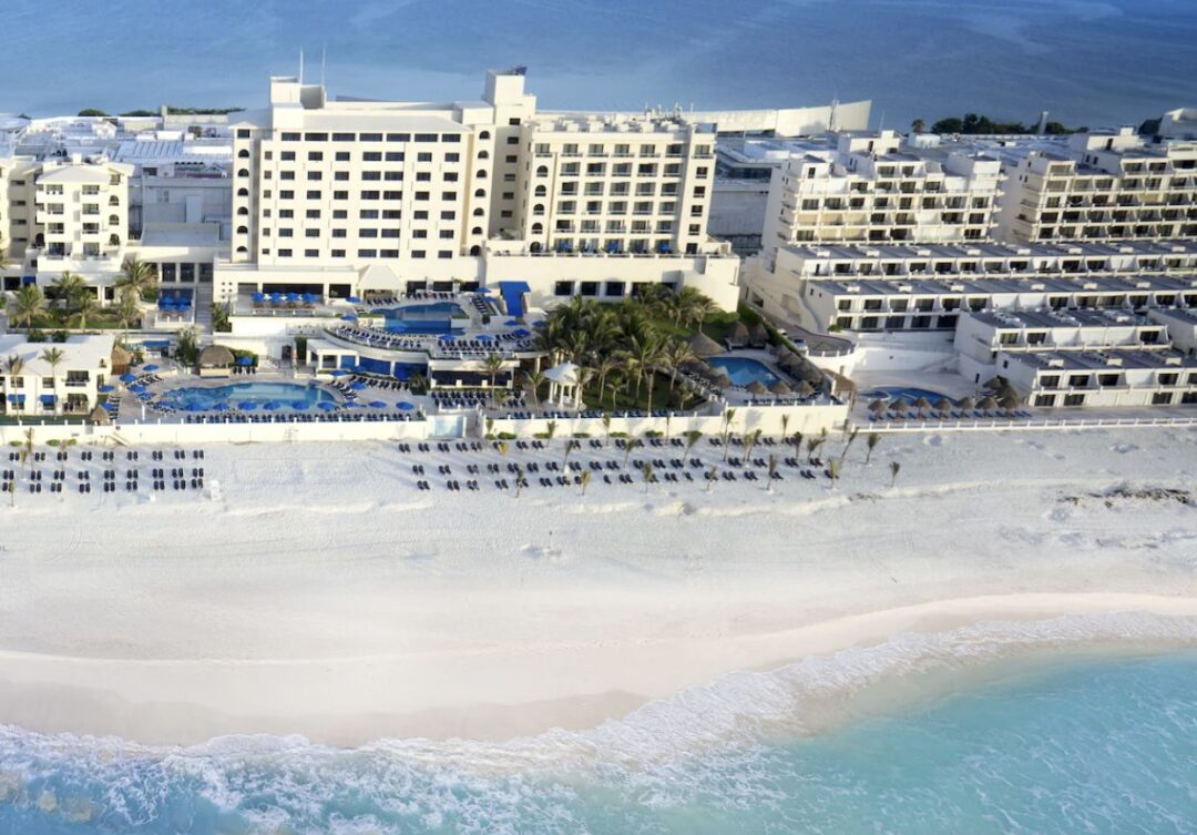 These Are The 3 Cheapest Beachfront All-Inclusive Resorts In Cancun ...