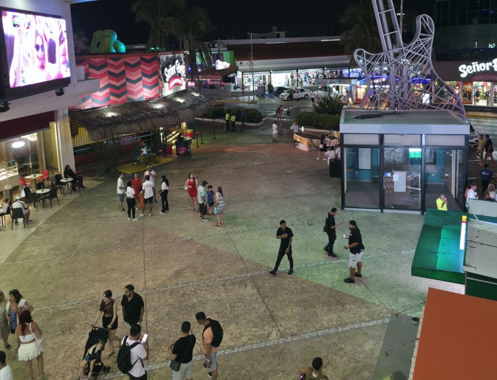Is It Worth Going For A Walk In The Party Zone At Night In Cancun? Your ...