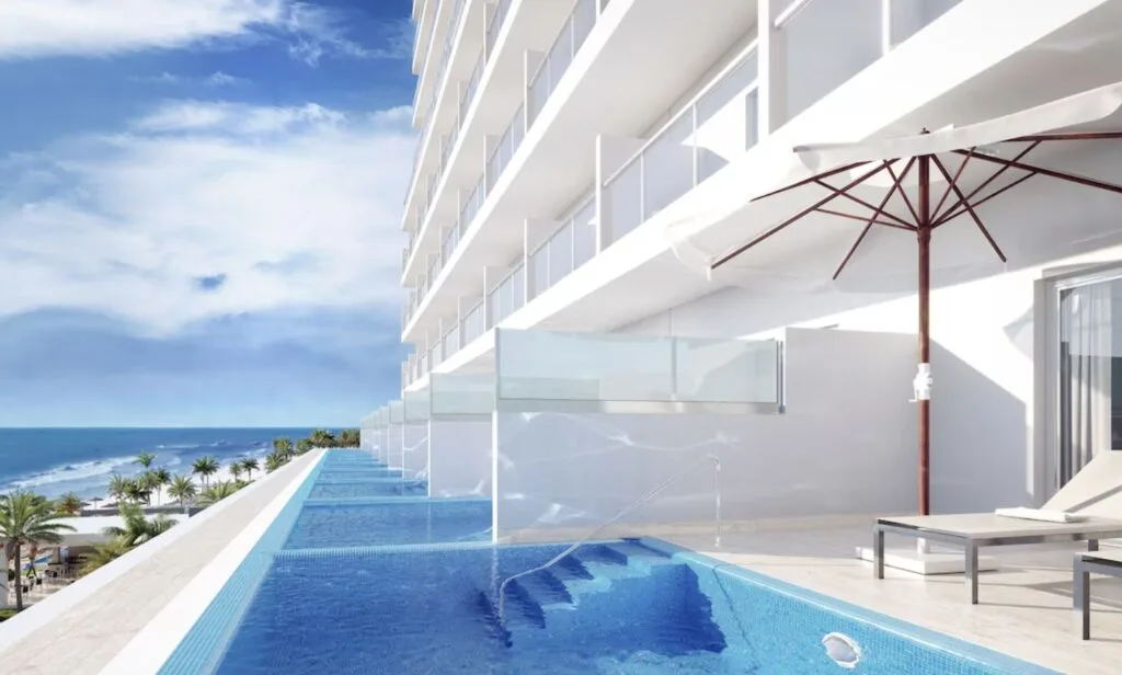 This Massive New RIU Resort Is Opens TODAY In Cancun Hotel Zone ...
