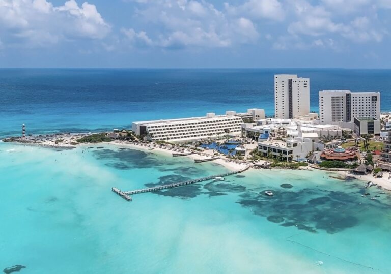 Here's What a 5-Star All-Inclusive Cancun Vacation Really Costs in High ...