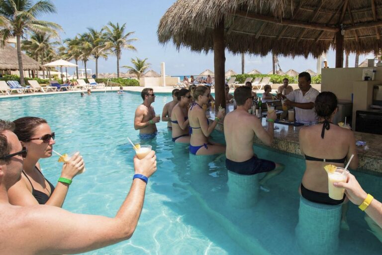 Why Are There Different Color Coded Bracelets At Cancun Resorts: The ...