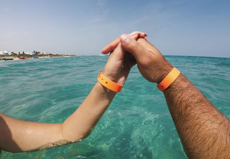 Why Are There Different Color Coded Bracelets At Cancun Resorts: The ...