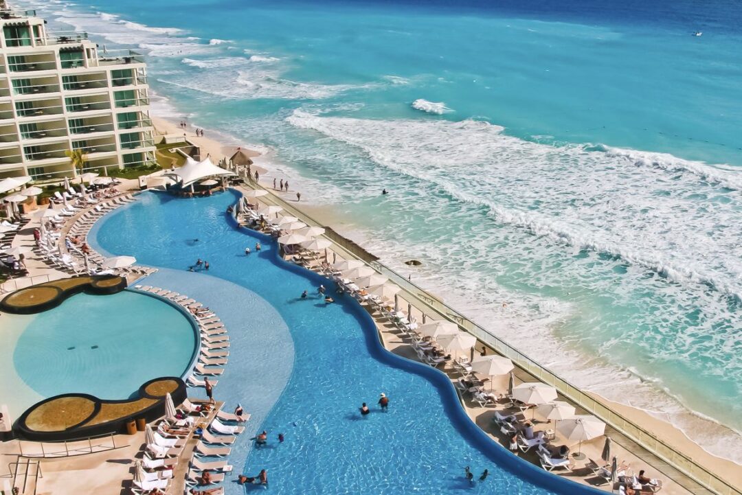 This Is How Much Cash You Should Bring To Cancun If You're Staying At ...
