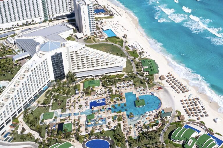 Booking A Cancun Resort? What Travelers Need To Know About The "Niche ...