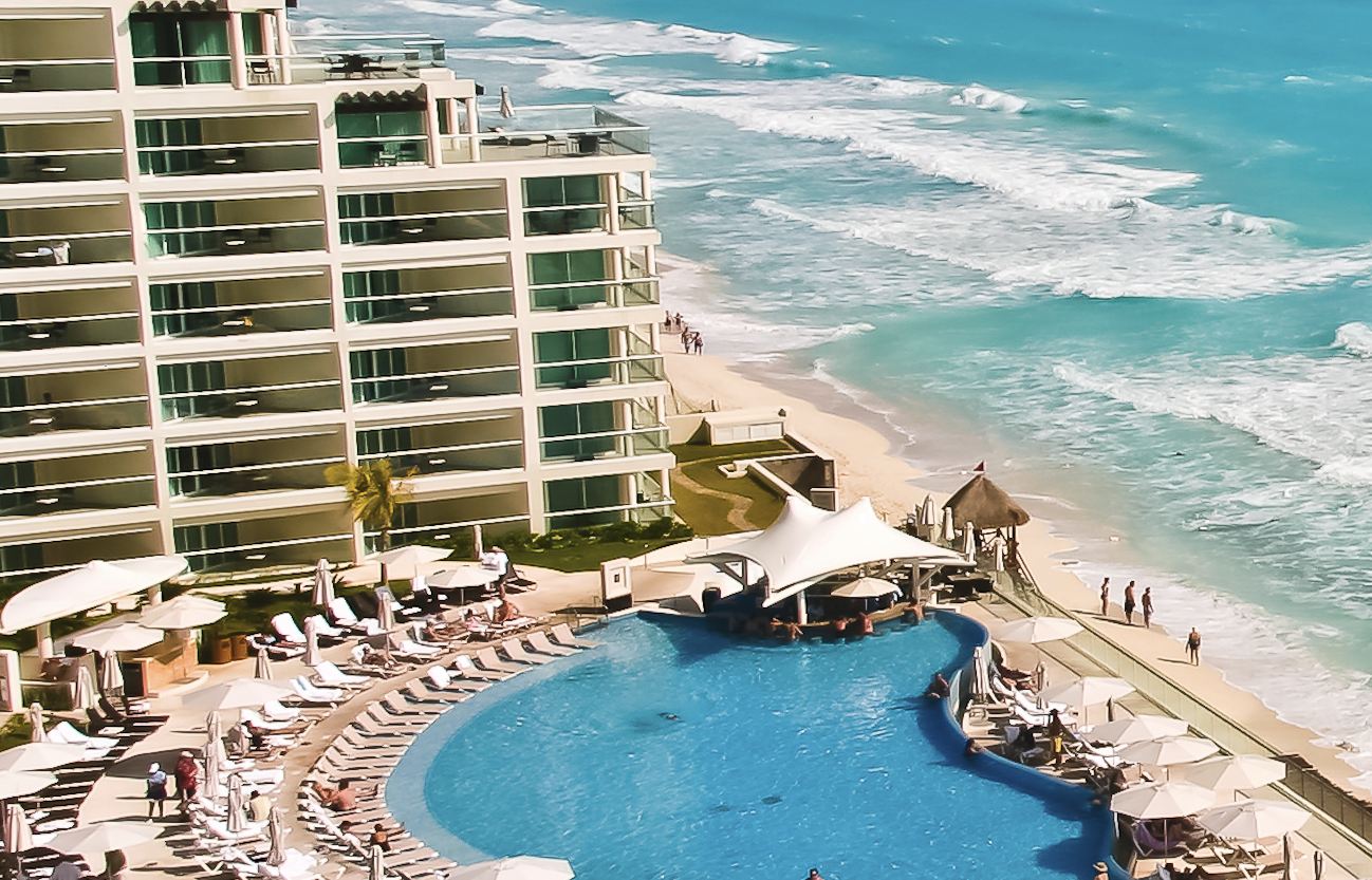 Why More Cancun & Riviera Maya Tourists Are Choosing Resorts Over ...